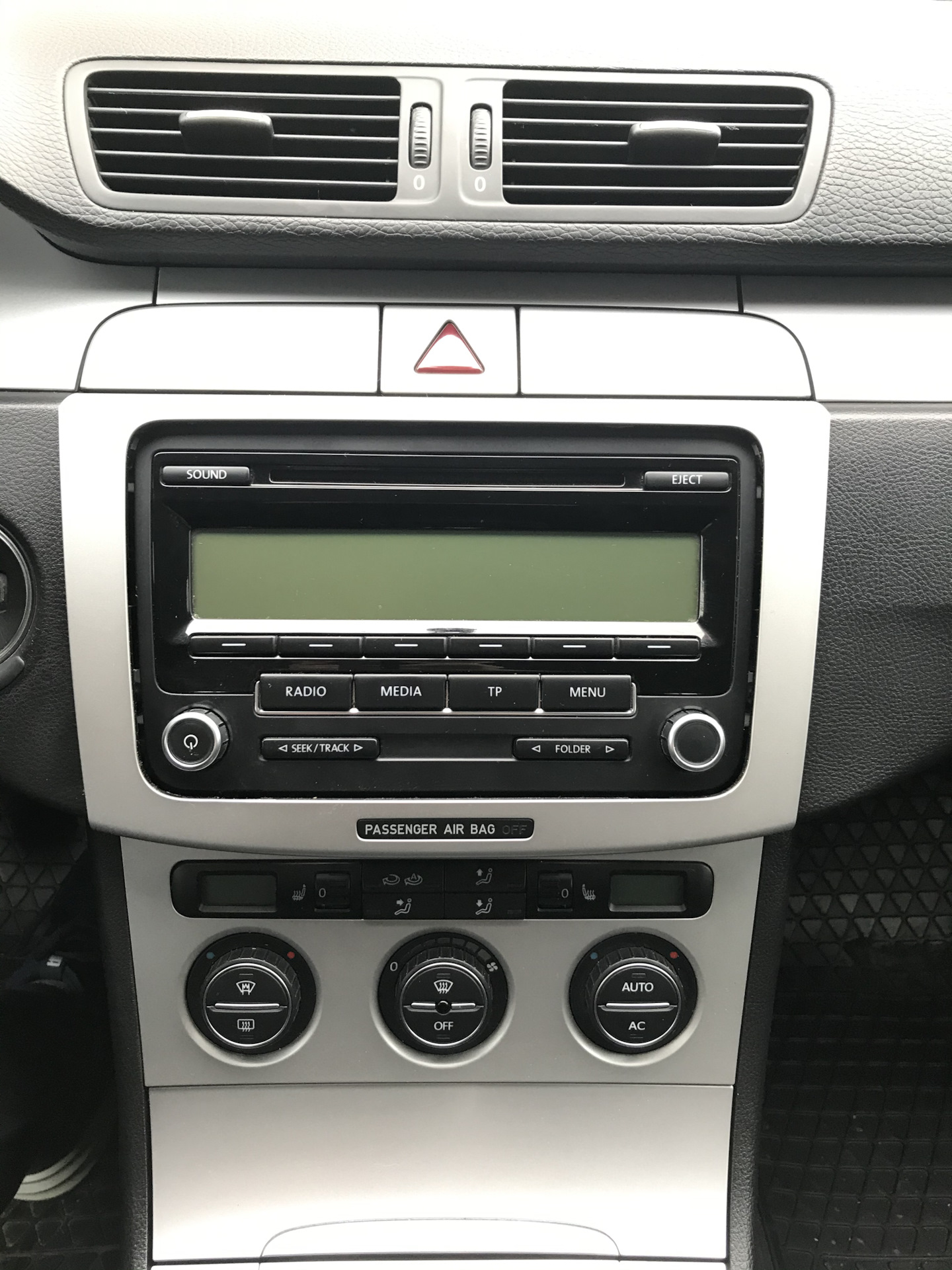 Новая магнитола RCD 320 — Volkswagen Passat B6, 1,8 л, 2009 года ...