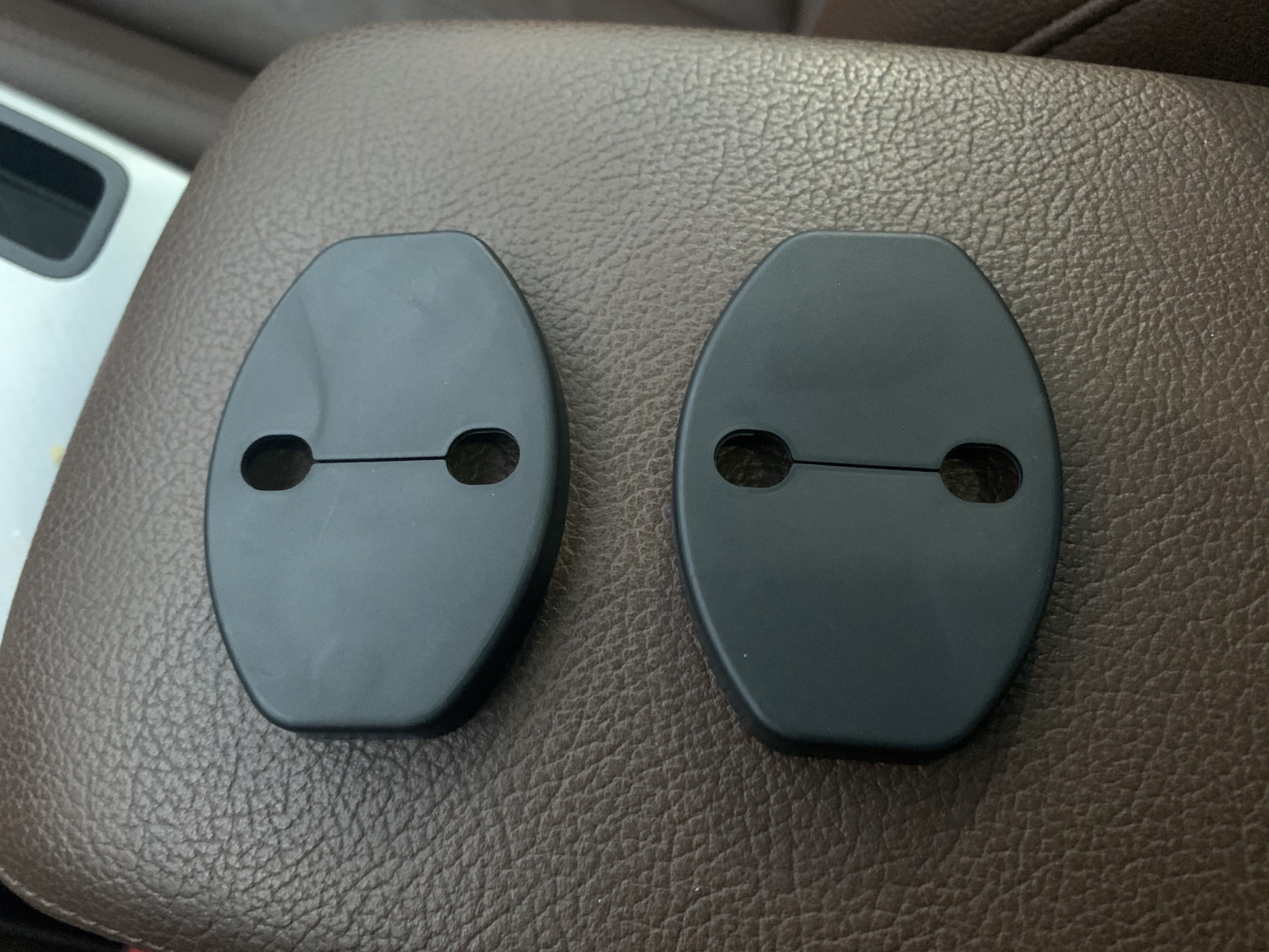 Накладки дверного замка — Audi A4 (B9), 2 л, 2016 года | аксессуары ...