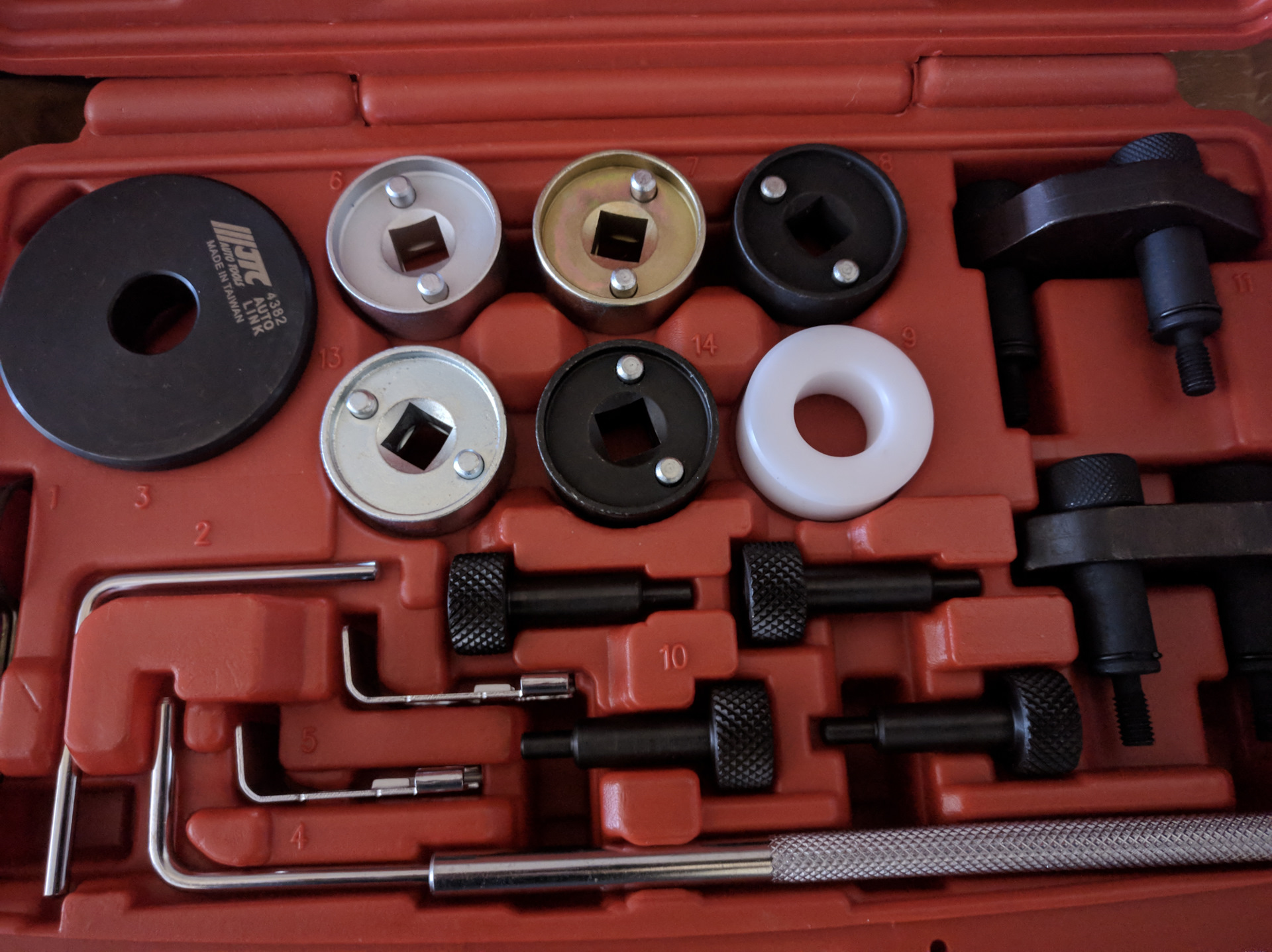 Замена клапана регулировки фаз газораспределения — Audi A6 (C7), 2 л ...