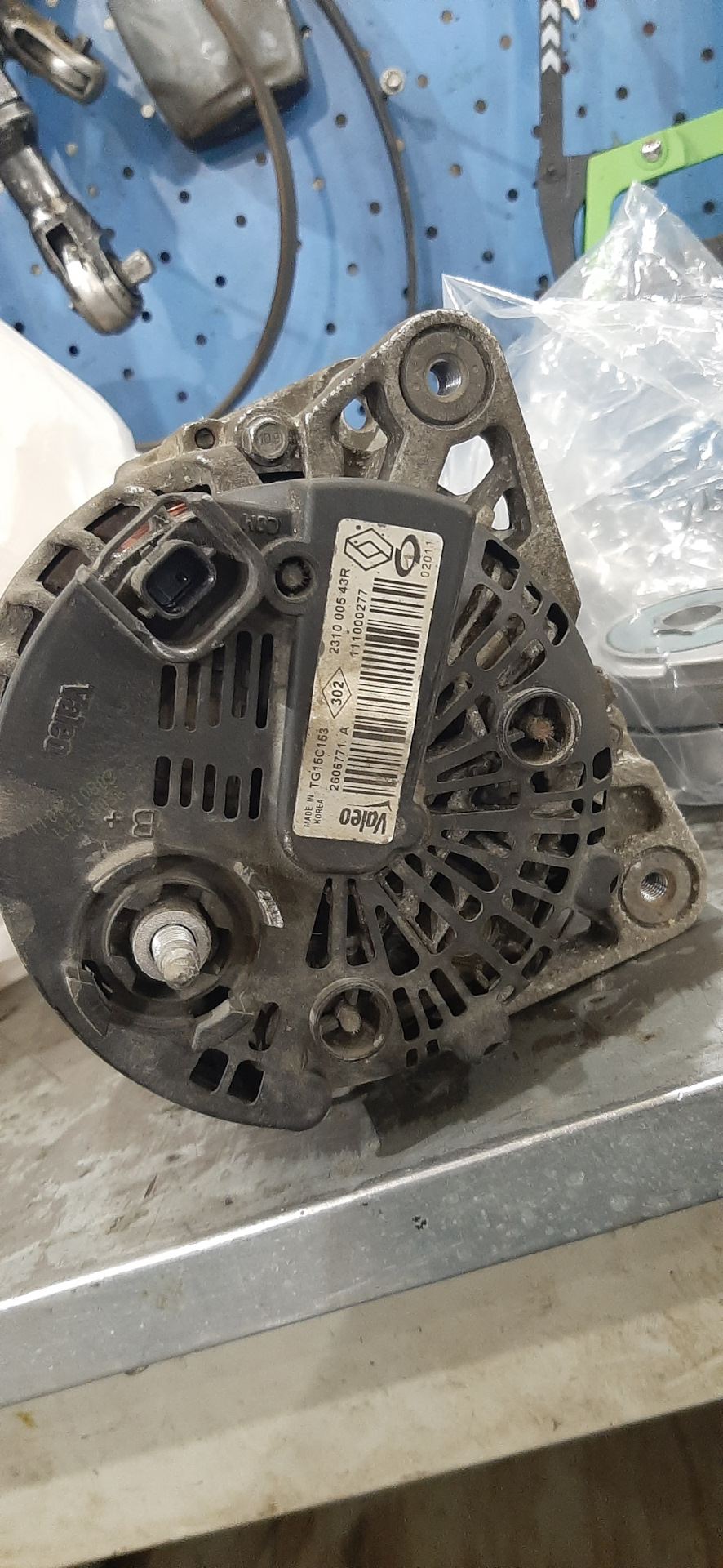 Замена помпы и натяжного ролика, ремня доп. оборудования и левого ...