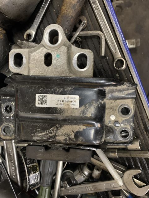 5QA199555AM Опора кпп левая VAG | Запчасти на DRIVE2