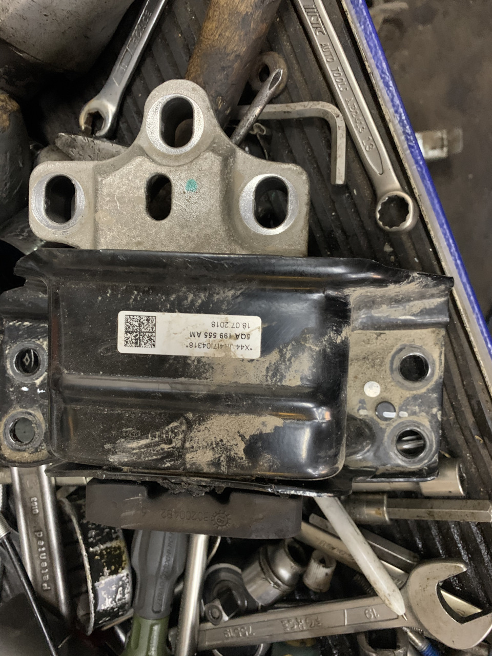 5QA199555AM Опора кпп левая VAG | Запчасти на DRIVE2