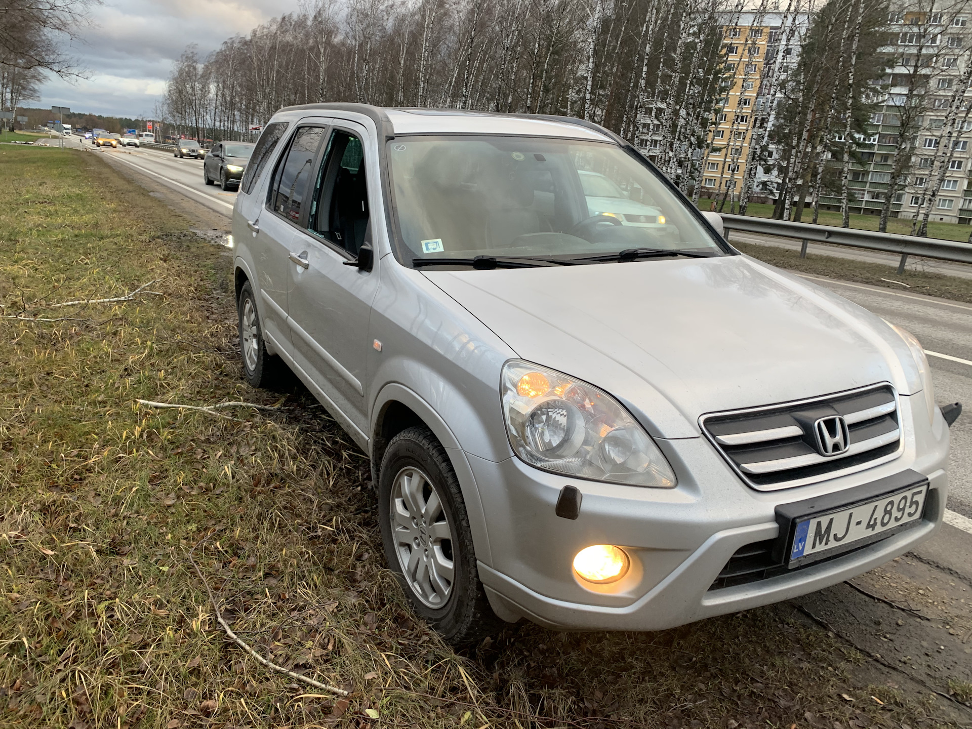 Поймал дерево. — Honda CR-V (RD4, RD5, RD6, RD7), 2,2 л, 2006 года ...