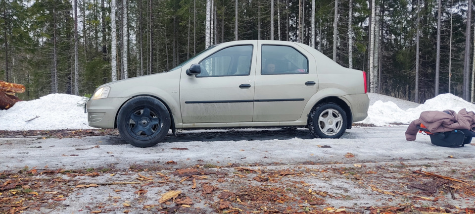 R16 на Рено Логан — Renault Logan (1G), 1,4 л, 2011 года | колёсные ...