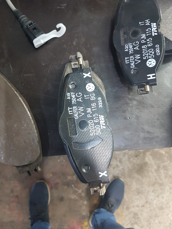 Тормозные накладки на Тигуан 5Q0698151F на Volkswagen Tiguan (2G). | 5 ...