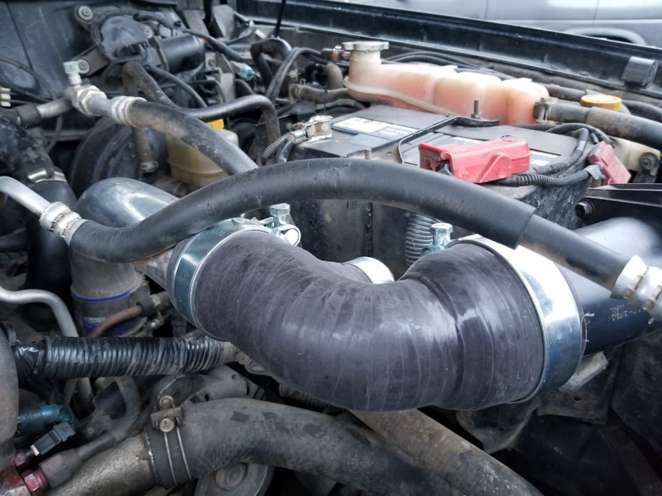 Замена патрубка воздушного фильтра — Nissan Patrol (Y61), 3,2 л, 2008 ...