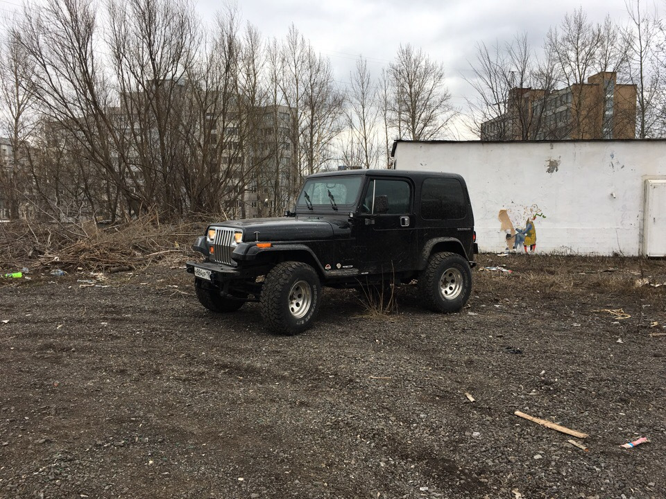 Все как хотел 33 на mickey thompsonах — Jeep Wrangler (YJ), 4 л, 1987 года | колёсные диски | DRIVE2