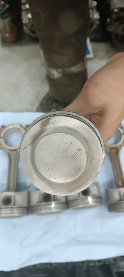 Комплект шатунов и поршней на Volvo 850, Volvo S70, Volvo S60 (1G ...