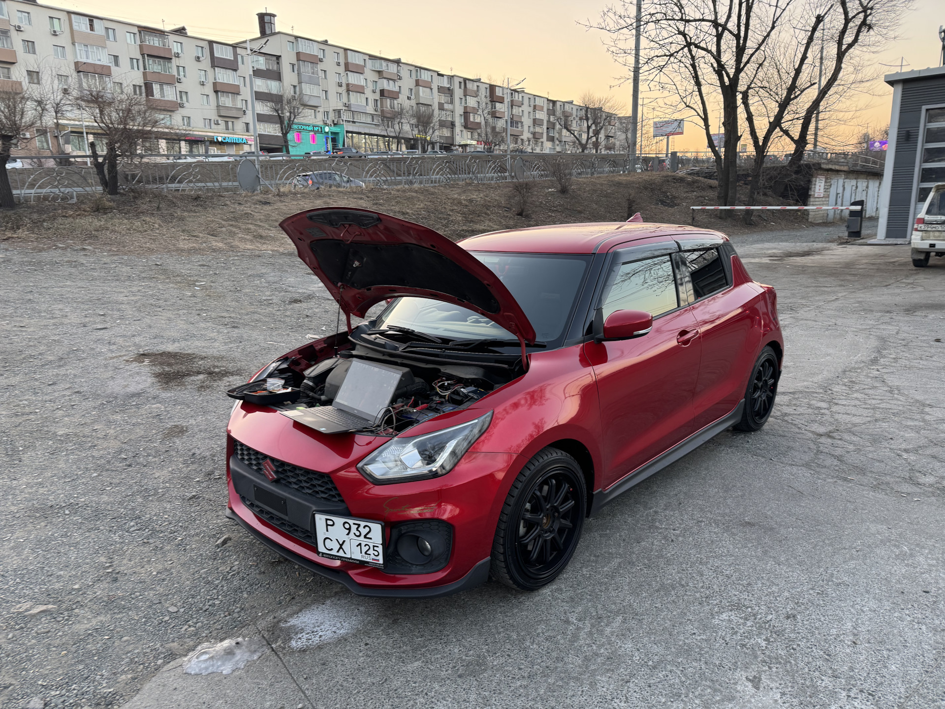 Покупка Red Pocket Rocket — Suzuki Swift Sport (3G), 1,4 л, 2018 года ...