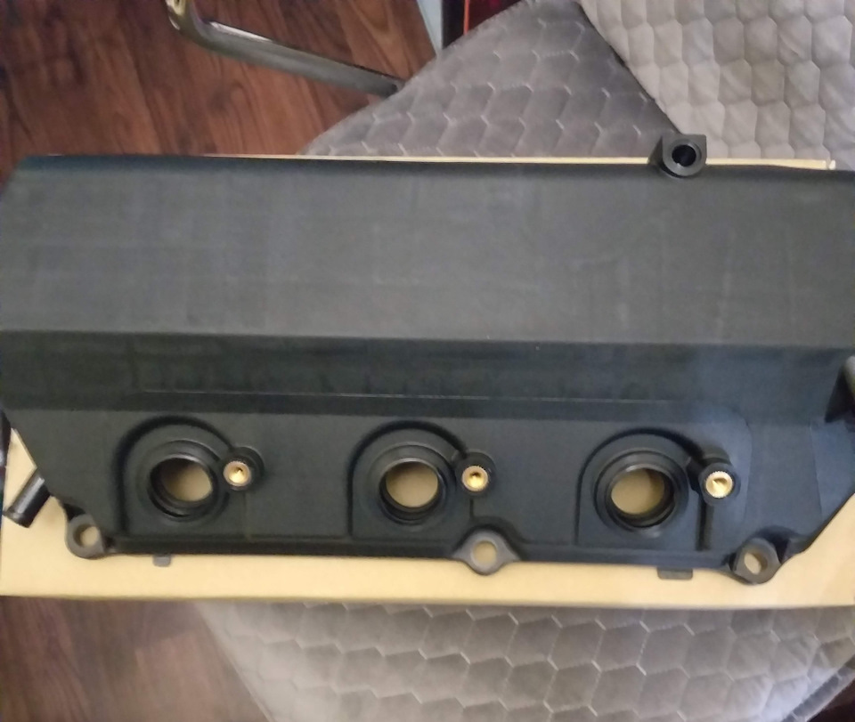 MITSUBISHI [1035a702] КРЫШКА КЛАПАННАЯ ПРАВАЯ В СБОРЕ — Mitsubishi ...