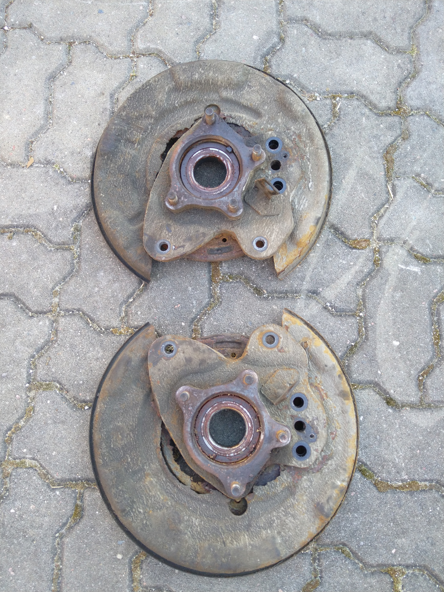 Toyota Land Cruiser 200 замена задней защиты тормозных дисков(щитков ...