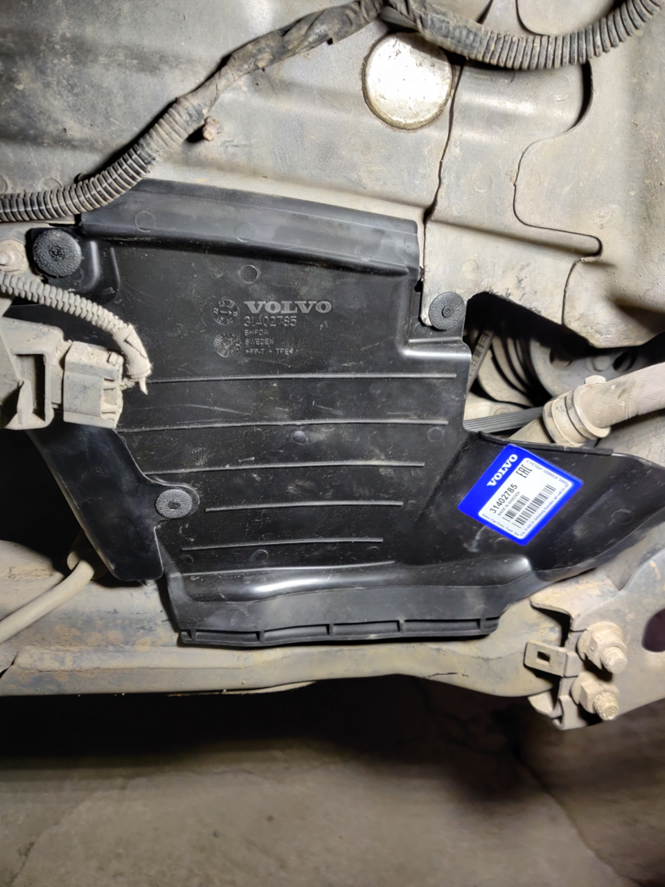 Установка пластиковой защиты ремня генератора Xc70 и замена обгонной ...