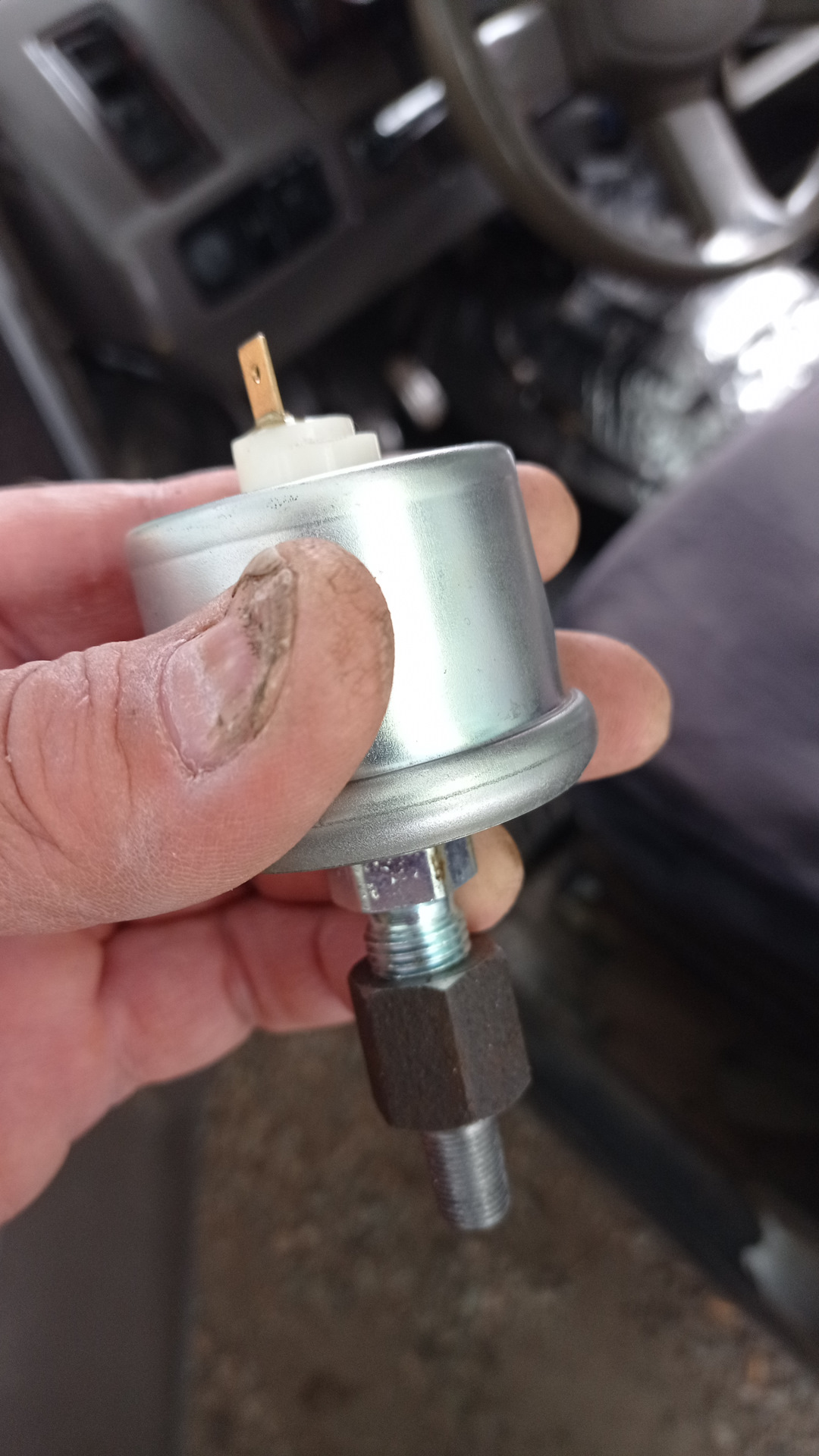 Замена датчика давления масла — Isuzu Trooper (1G), 2,6 л, 1989 года ...