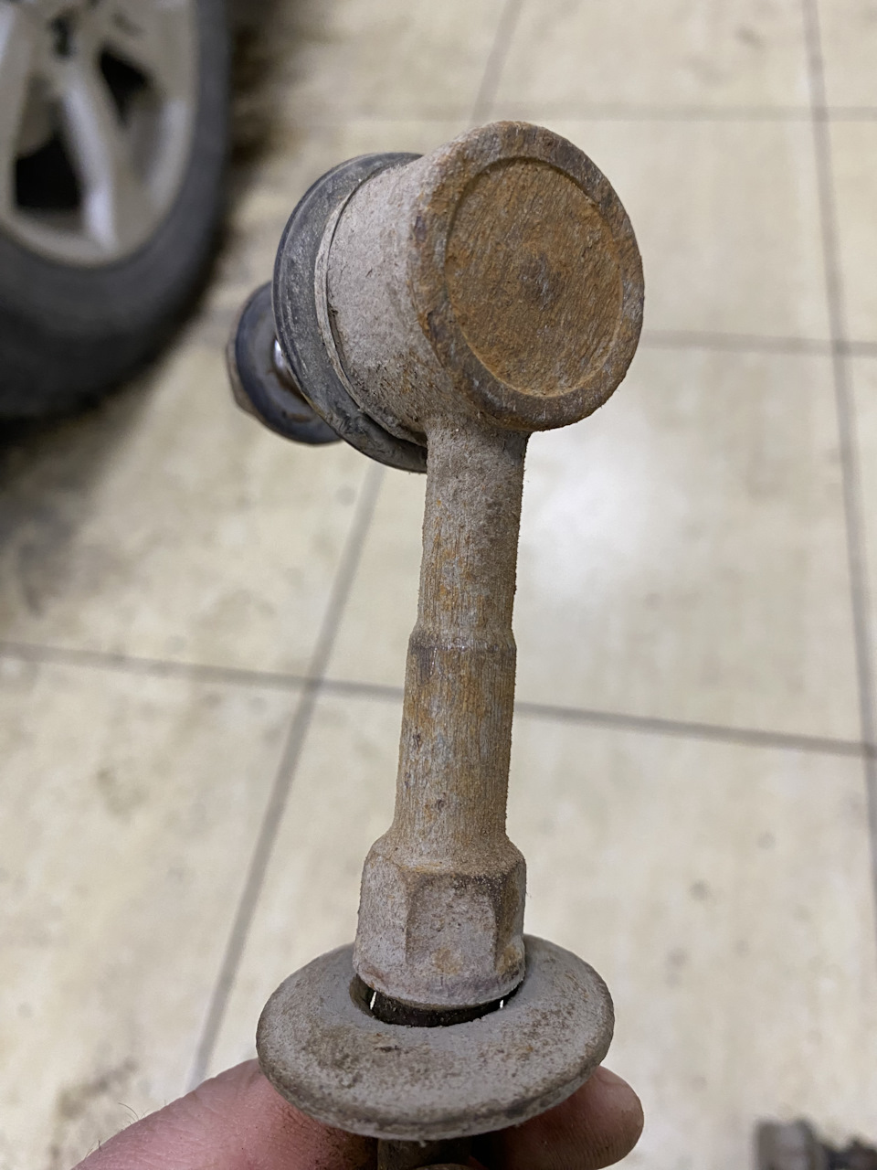 Замена стоек переднего и заднего стабилизаторов — Toyota RAV4 (III), 2 ...