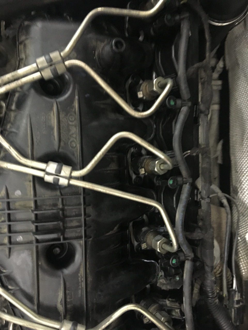 Замена прокладки клапанной крышки, задних тормозов с жижей + ТО — Volvo ...