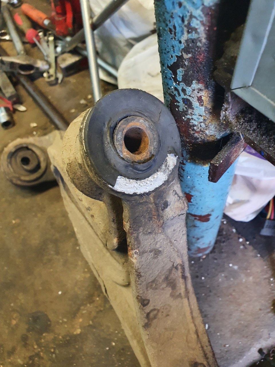 Передние нижние рычаги — Volkswagen Touareg (1G), 2,5 л, 2005 года ...