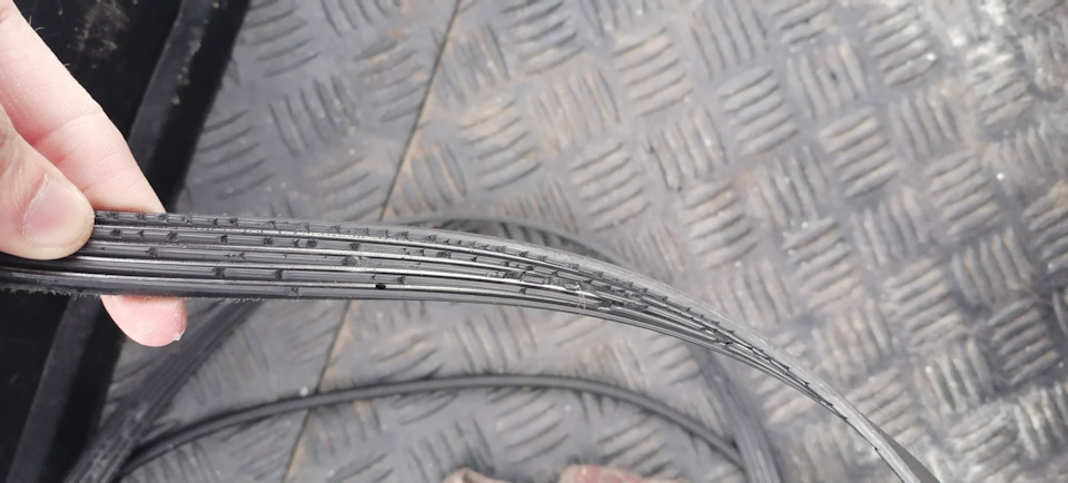 Топливные шланги(обратка) и приводной ремень — Audi A6 (C5), 1,9 л ...