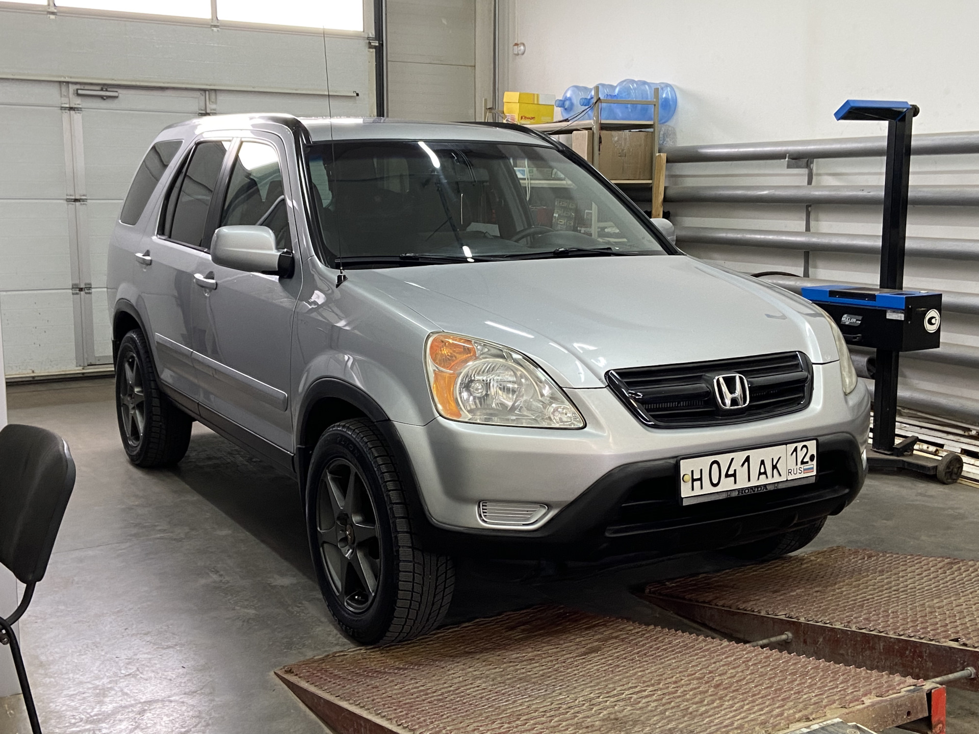 Затемнил решетку радиатора — Honda CR-V (RD4/RD5/RD6/RD7), 2,4 л, 2004 ...