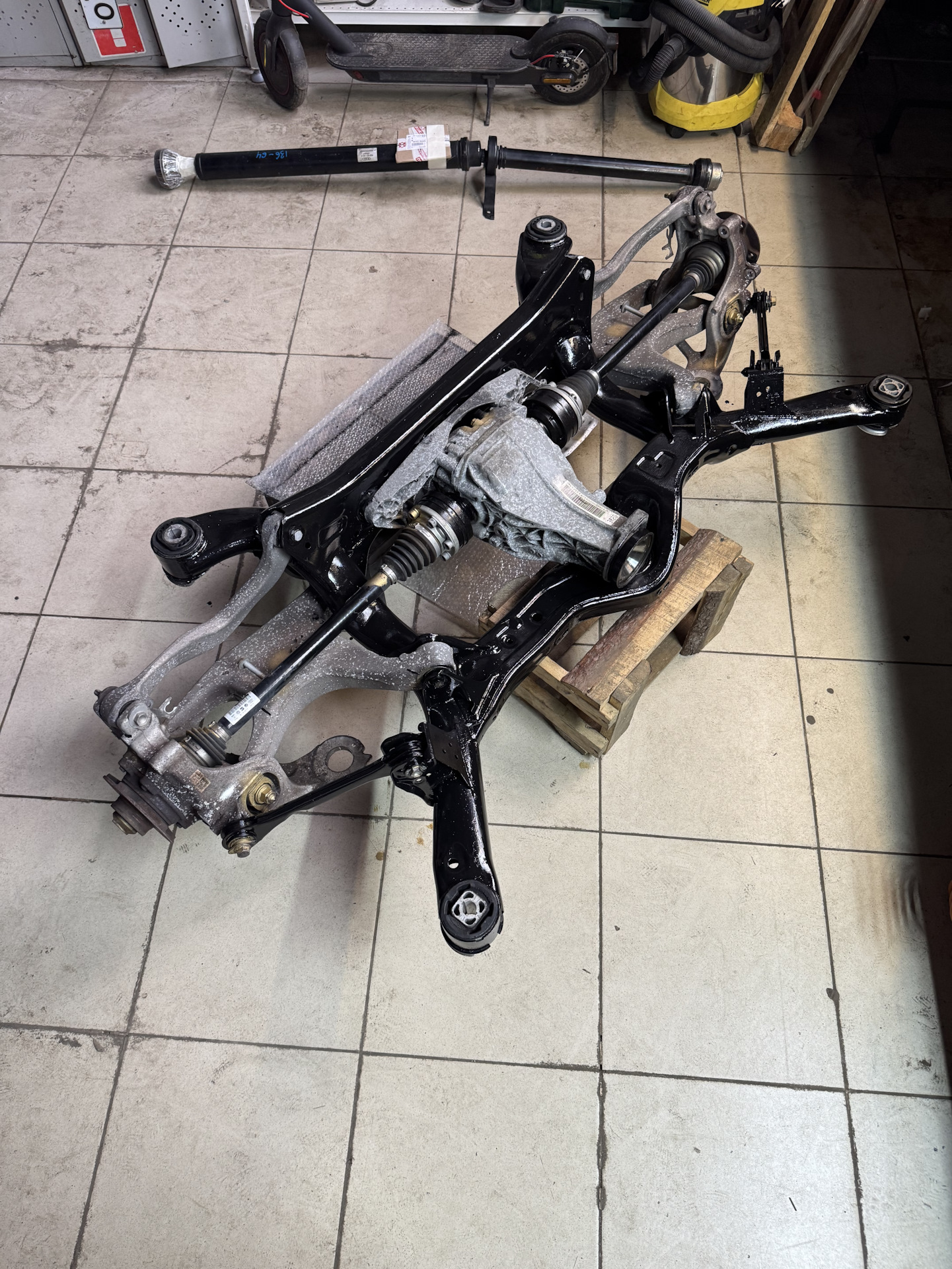 Замена заднего подрамника и кардана — Audi A6 (C7), 3 л, 2012 года ...