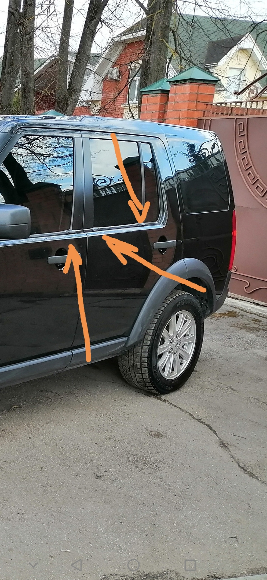 Коррозия молдинга окна — Land Rover Discovery III, 2,7 л, 2008 года ...