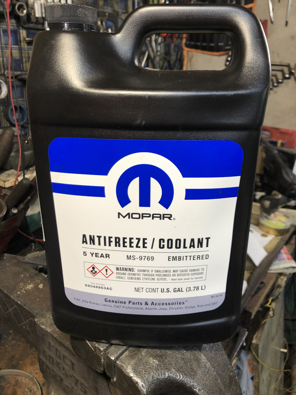 68048953AC Антифриз "CHRYSLER" 3,785 л. Chrysler | Запчасти на DRIVE2