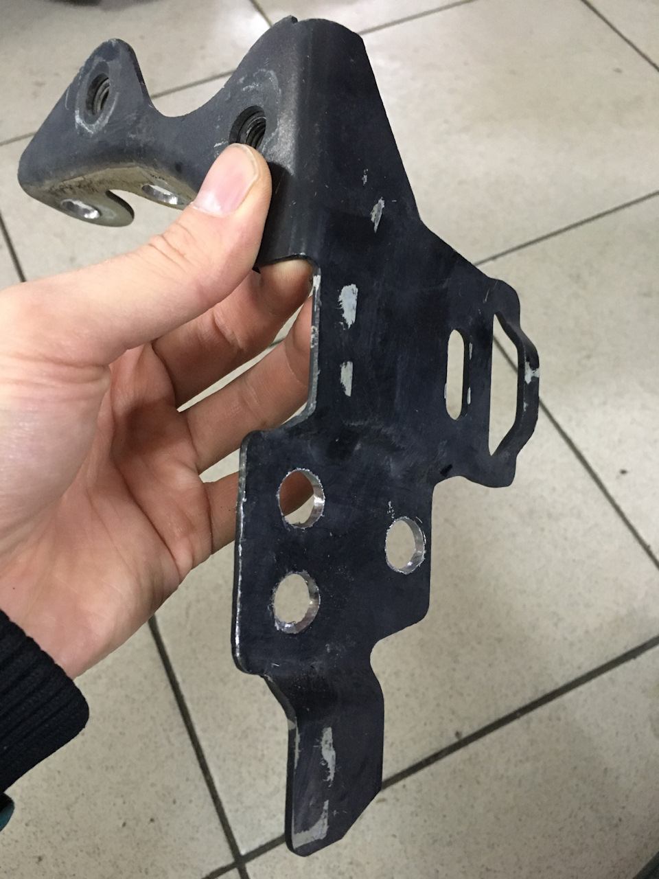 Крепёж под расширительный бачок — Volvo S70, 2,5 л, 1997 года | другое ...