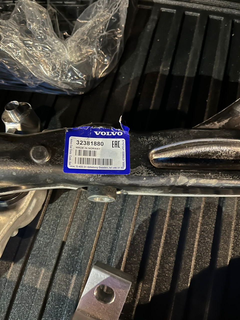 32381880 Правый передний нижний рычаг Volvo | Запчасти на DRIVE2