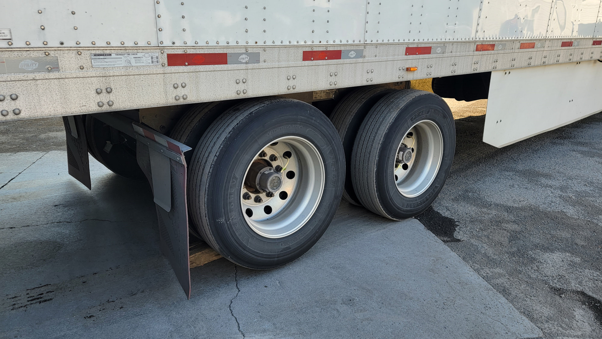 462000 километров (287000 миль) на шинах General D460 — Freightliner ...