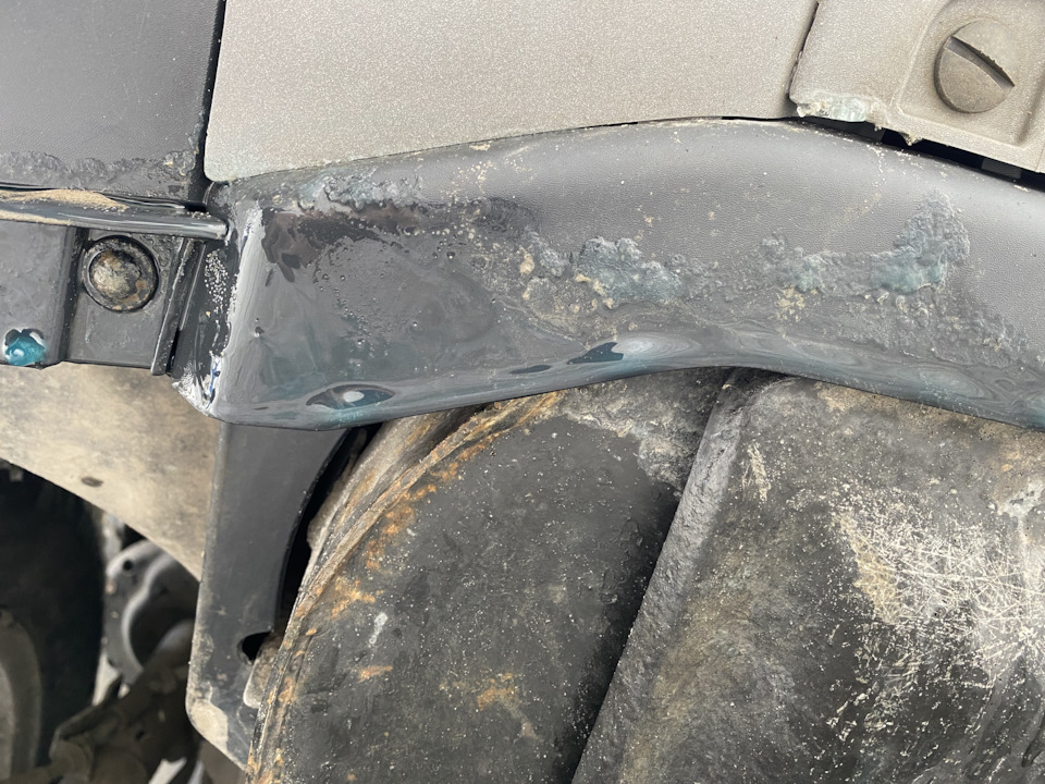 Потек бачок омывателя — Land Rover Discovery Sport (1G), 2 л, 2019 года ...