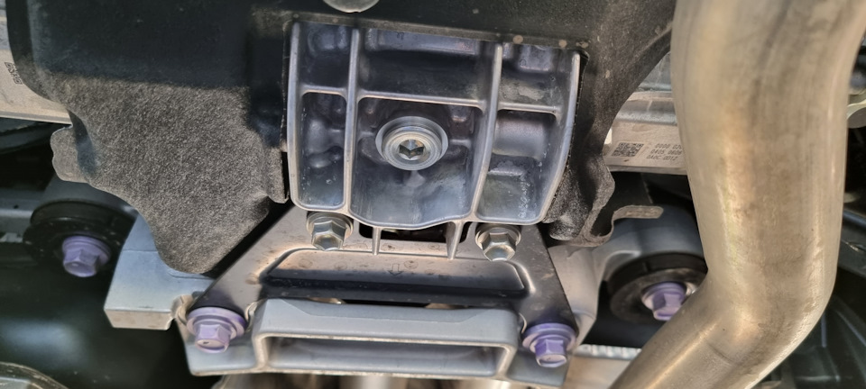 Заменил масло в раздатке и заднем редукторе. — Toyota RAV4 (5G), 2,5 л ...