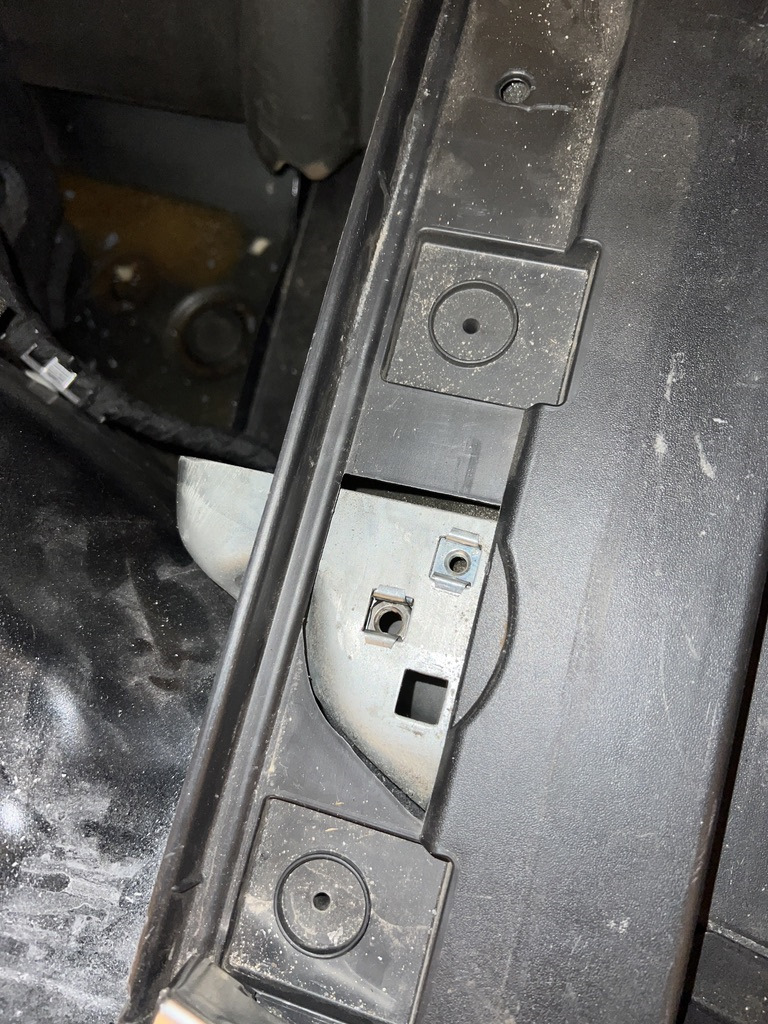 Система крепления груза в багажник — Audi Q7 (1G), 3 л, 2008 года ...