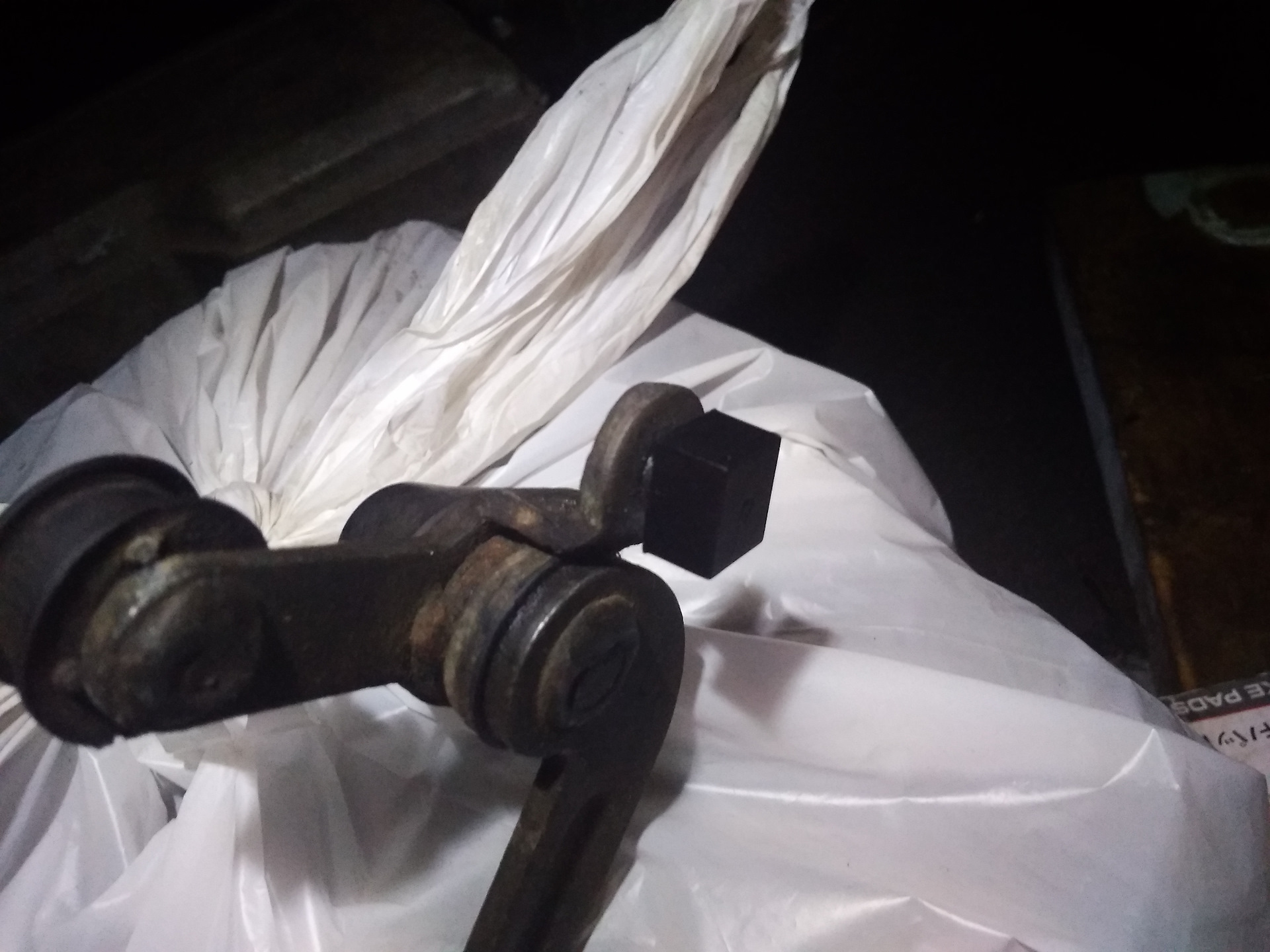 Разбита кулиса? Не не слышал. — Chevrolet Aveo Sedan (1G), 1,2 л, 2007 ...