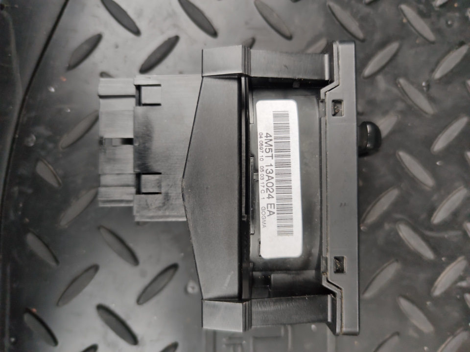 1323829 ПЕРЕКЛЮЧАТЕЛЬ СВЕТА С ПТФ C-MAX/FOC05 — Ford | Запчасти на DRIVE2