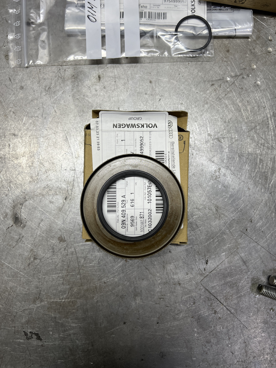 80. Замена сальника правого переднего привода Multivan T6 — Volkswagen ...