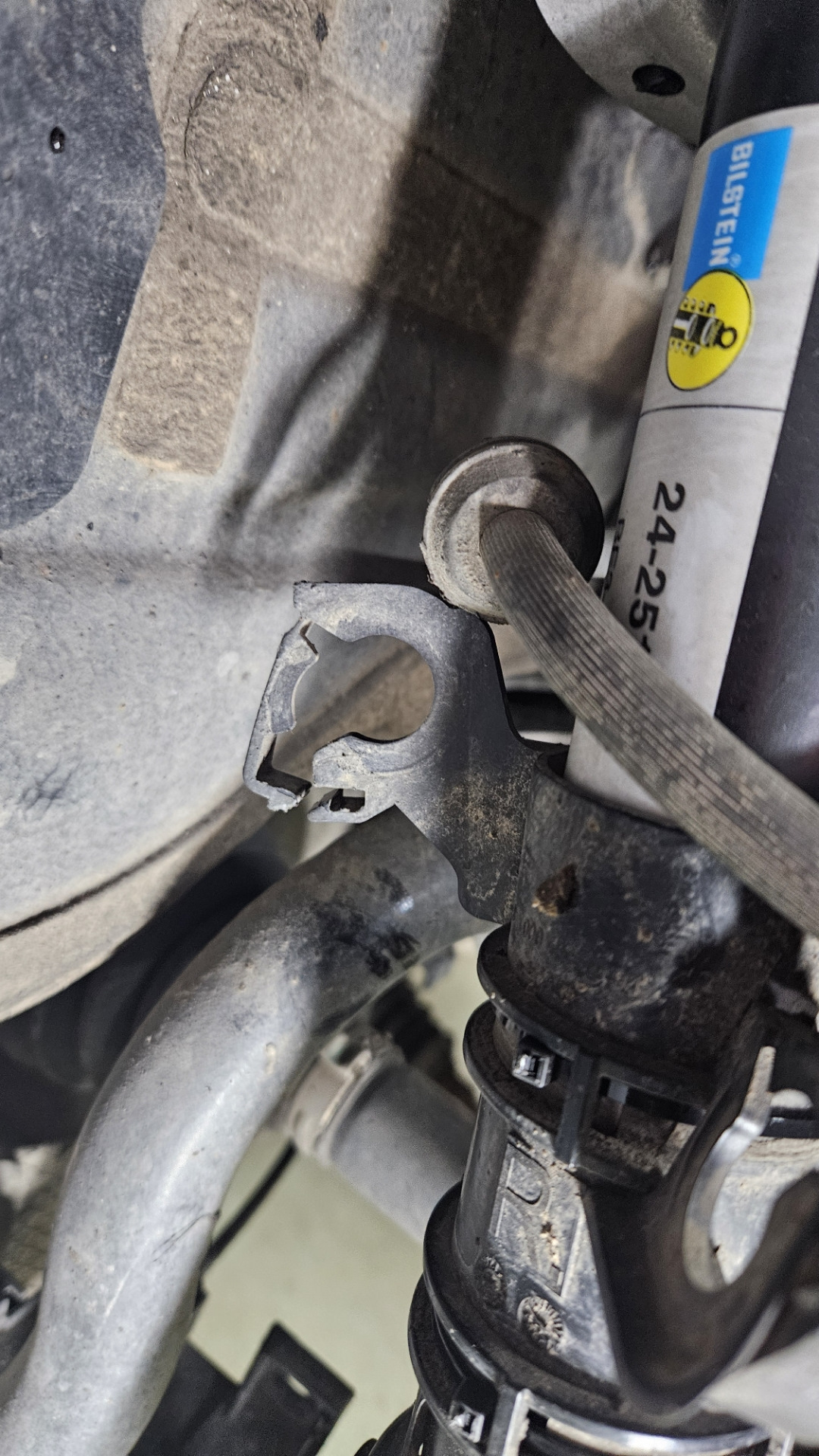 Замена передних пружин и амортизаторов — Mercedes-Benz C-Class (W205 ...