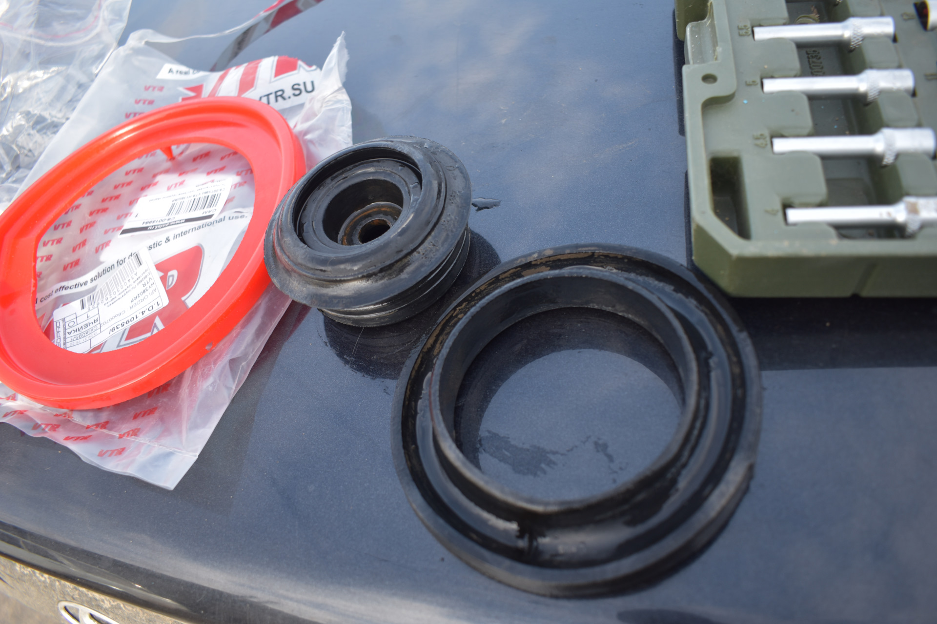 Задняя правая стойка вытекла — Hyundai Accent (3G), 1,5 л, 2007 года ...