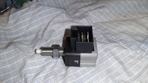 8571008010 выключатель стоп сигнала SSANG YONG | Запчасти на DRIVE2