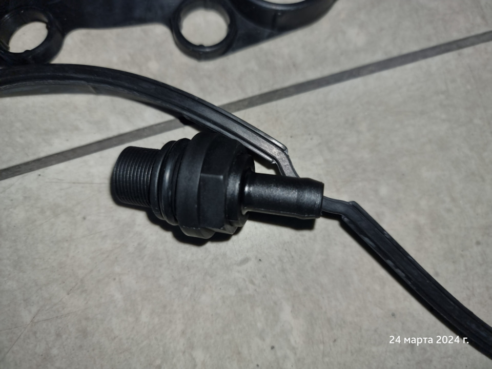 Запотел мой Прадос. Замена прокладок клапанной крышки. — Toyota Land ...