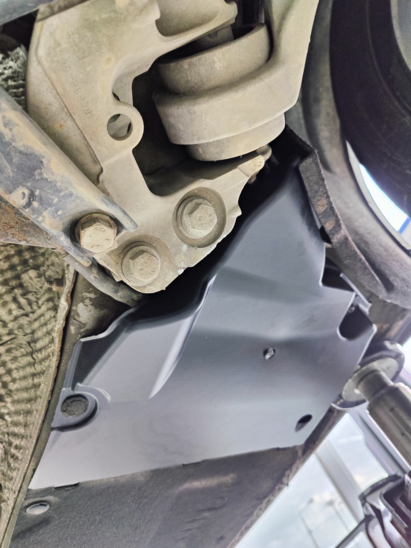 Замена левого переднего пыльника днища на Hillport AHP2354L — Audi Q5 ...