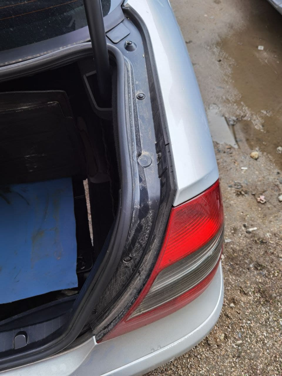 Вода в багажнике W211 — Mercedes-Benz E-Class (W211), 2,2 л, 2007 года ...