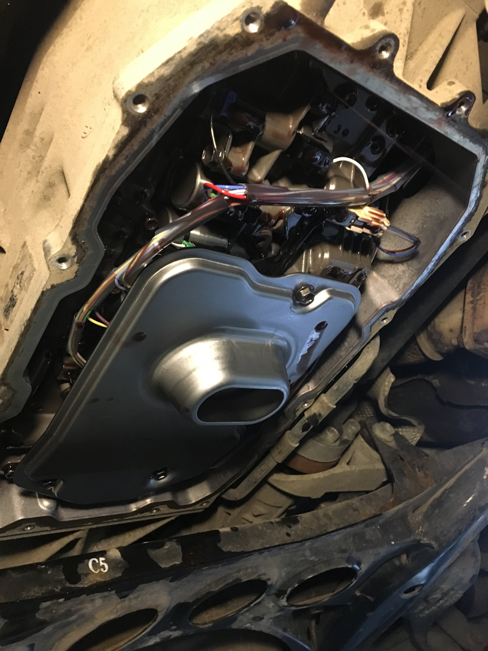 Замена масла в коробке — Volkswagen Touareg (1G), 3,2 л, 2006 года ...