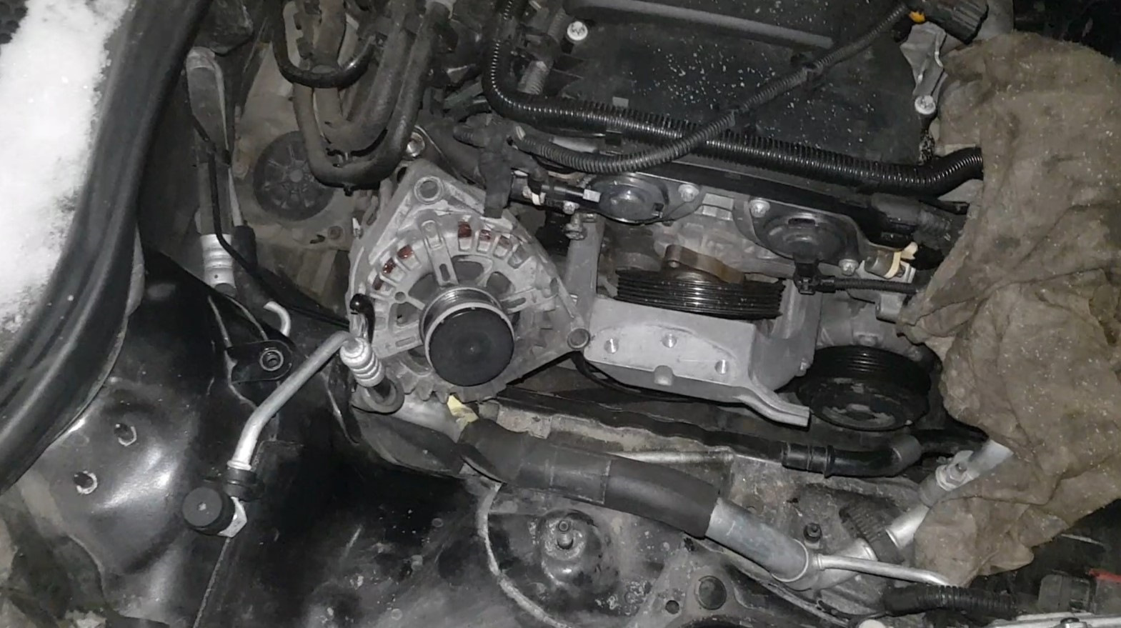 Astra J P0621 Замена щеток генератора — Opel Astra J GTC, 1,4 л, 2012 ...