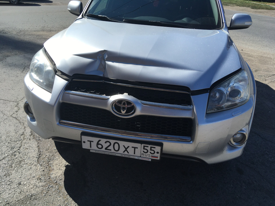 Новая решетка бампера, отремонтировал молдинг и затянул винилом все ...