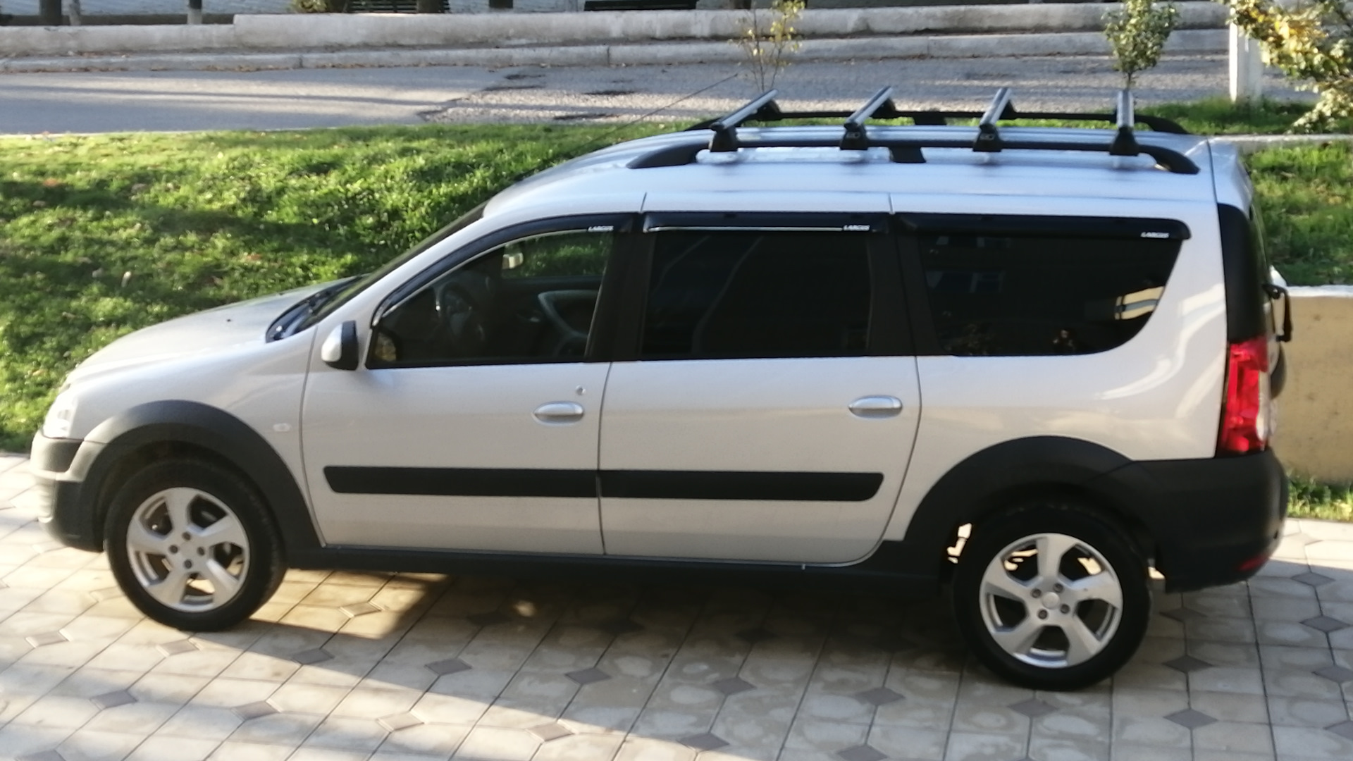 Lada Largus Cross 1.6 бензиновый 2017 | на DRIVE2