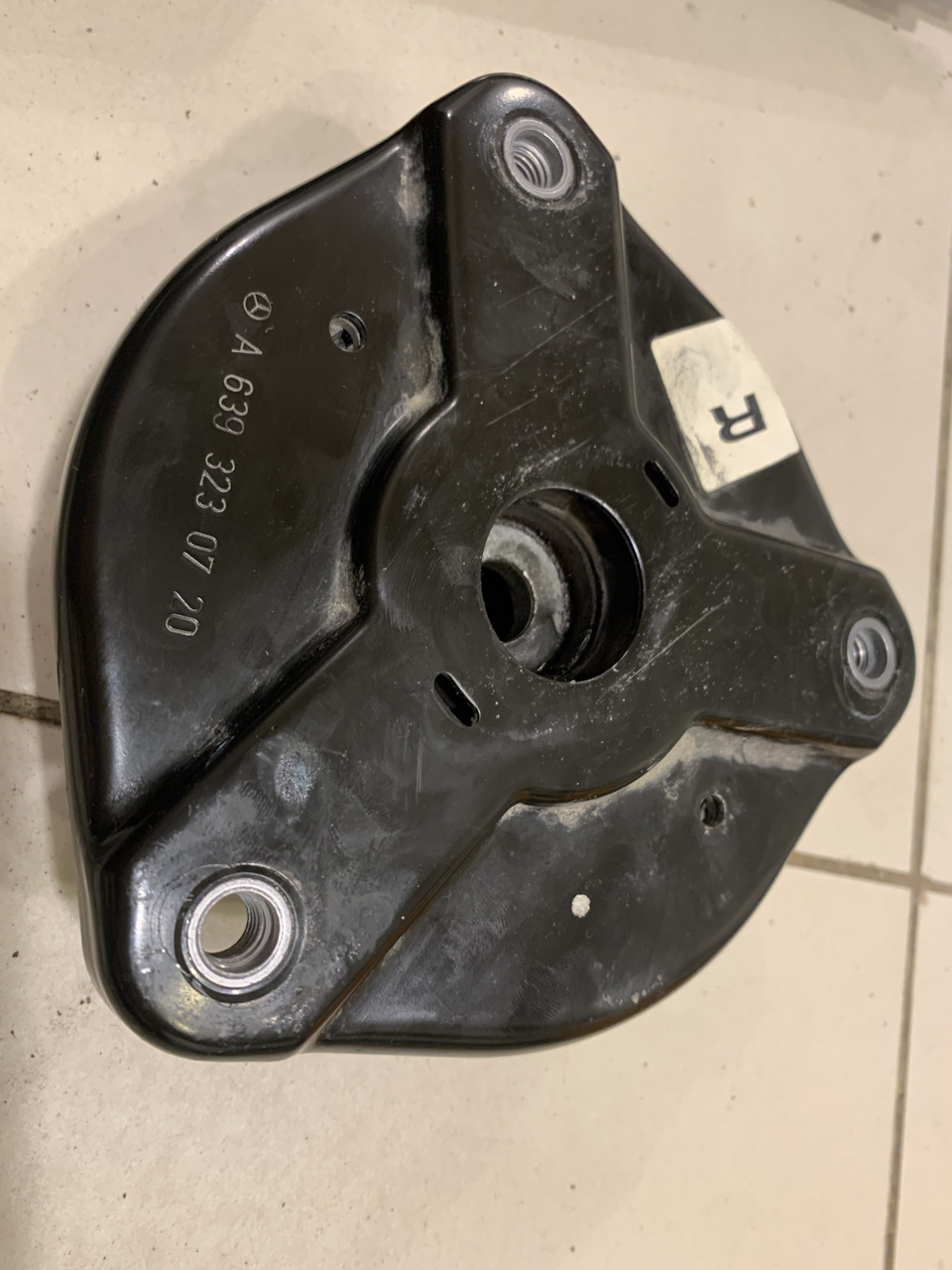 A6393230720 Опора стойки амортизационной Mercedes | Запчасти на DRIVE2