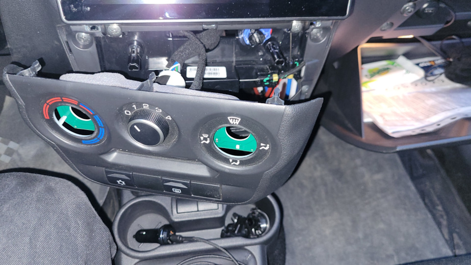 Розетка-прикуриватель в бардачок. — Lada Гранта (2G) FL, 1,6 л, 2024 ...