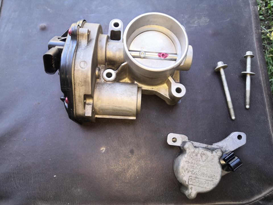 Дроссель 60 мм от ФМ4 2.3 и демпфер от VOLVO — Ford Focus II Hatchback ...