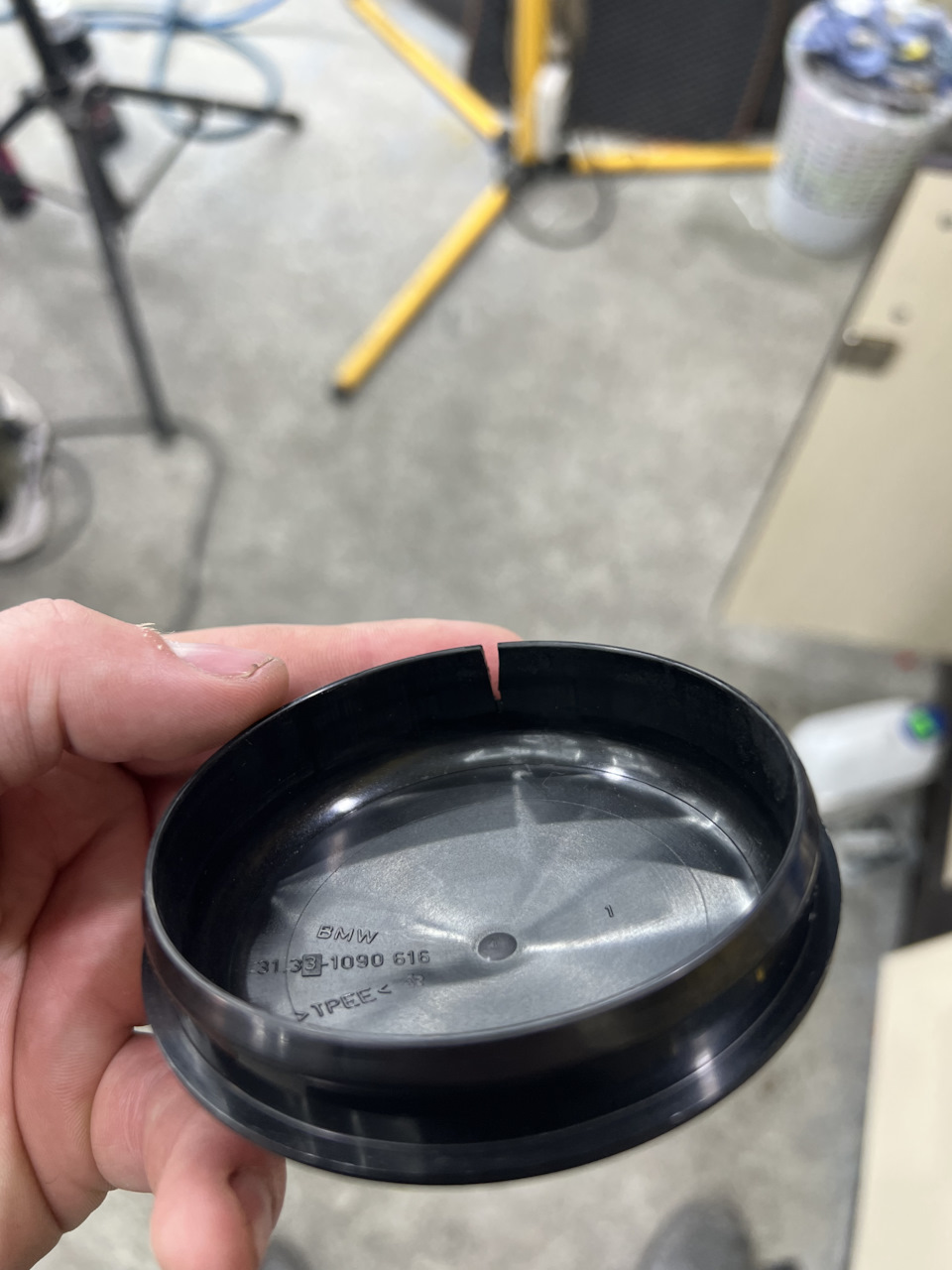 Заглушки в передние стаканы — BMW 5 series (E39), 2 л, 1997 года ...