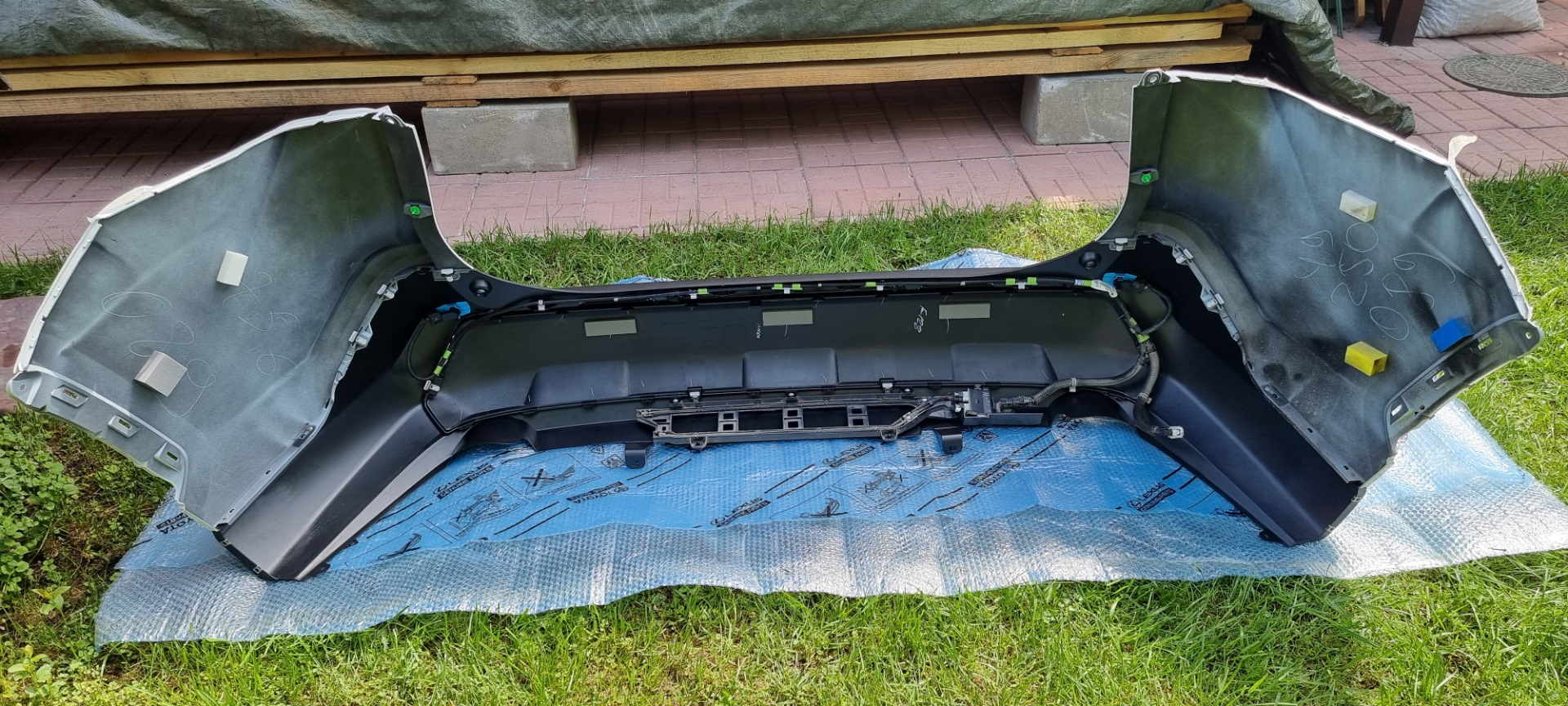 Замена поцарапанного бампера. — Toyota RAV4 (5G), 2,5 л, 2020 года ...