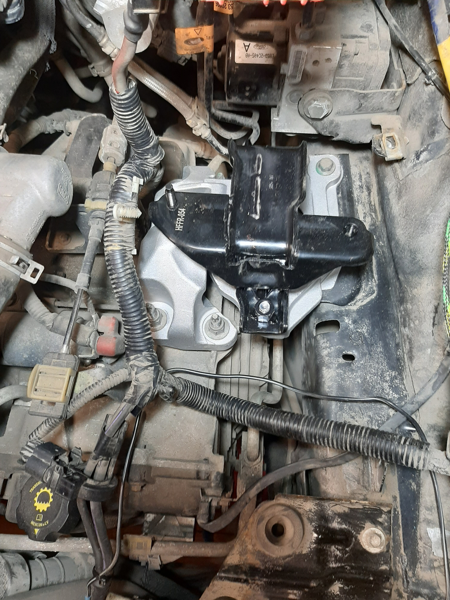 Замена свечей и подушек — Ford Explorer (5G), 3,5 л, 2014 года | своими ...